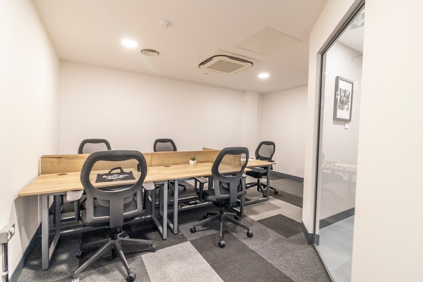 18 Person Private Office at 10-12 East Parade, Leeds | Office Hub