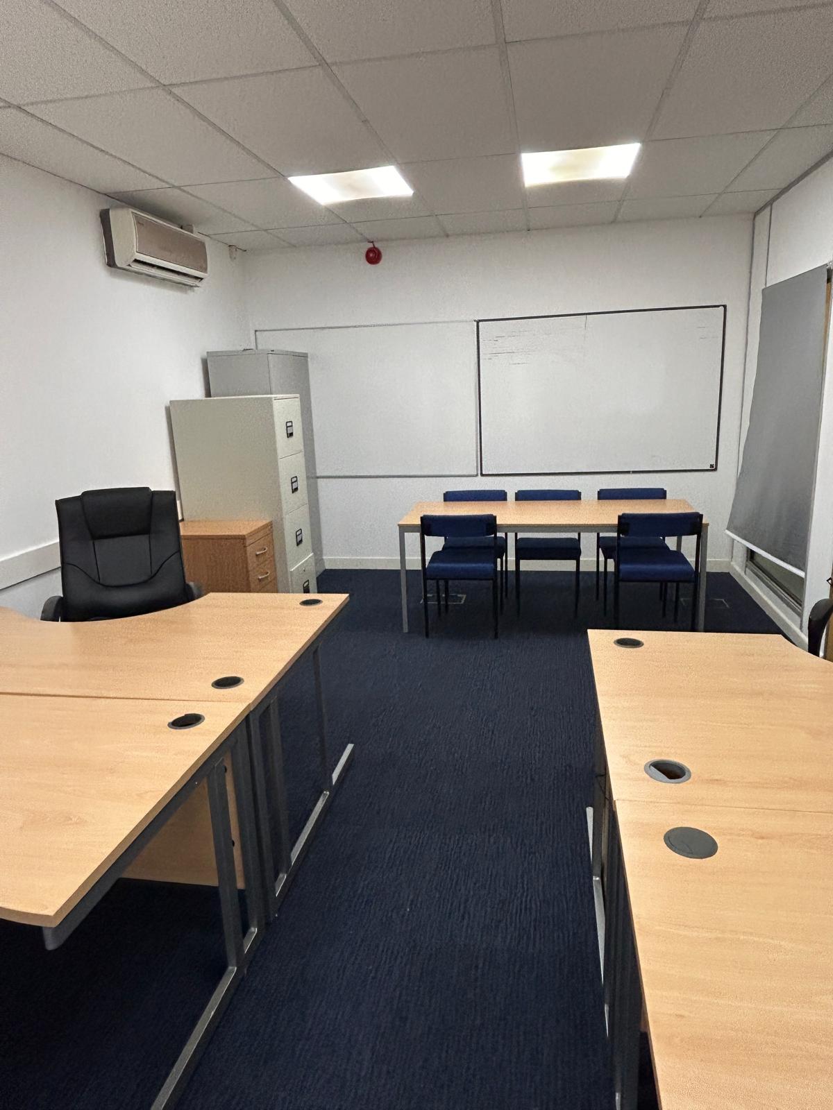 6 Person Private Office at 2 Alexandra Gate Ffordd Pengam, Caerdydd ...