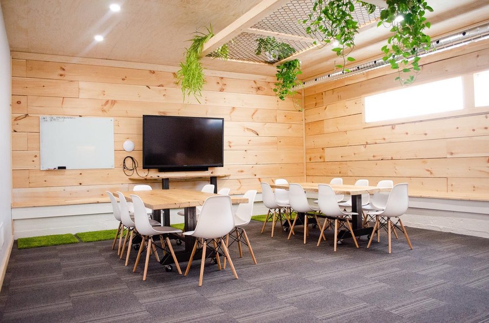 1 Person Coworking Space at 28 Princess Ave, St Thomas | Office Hub