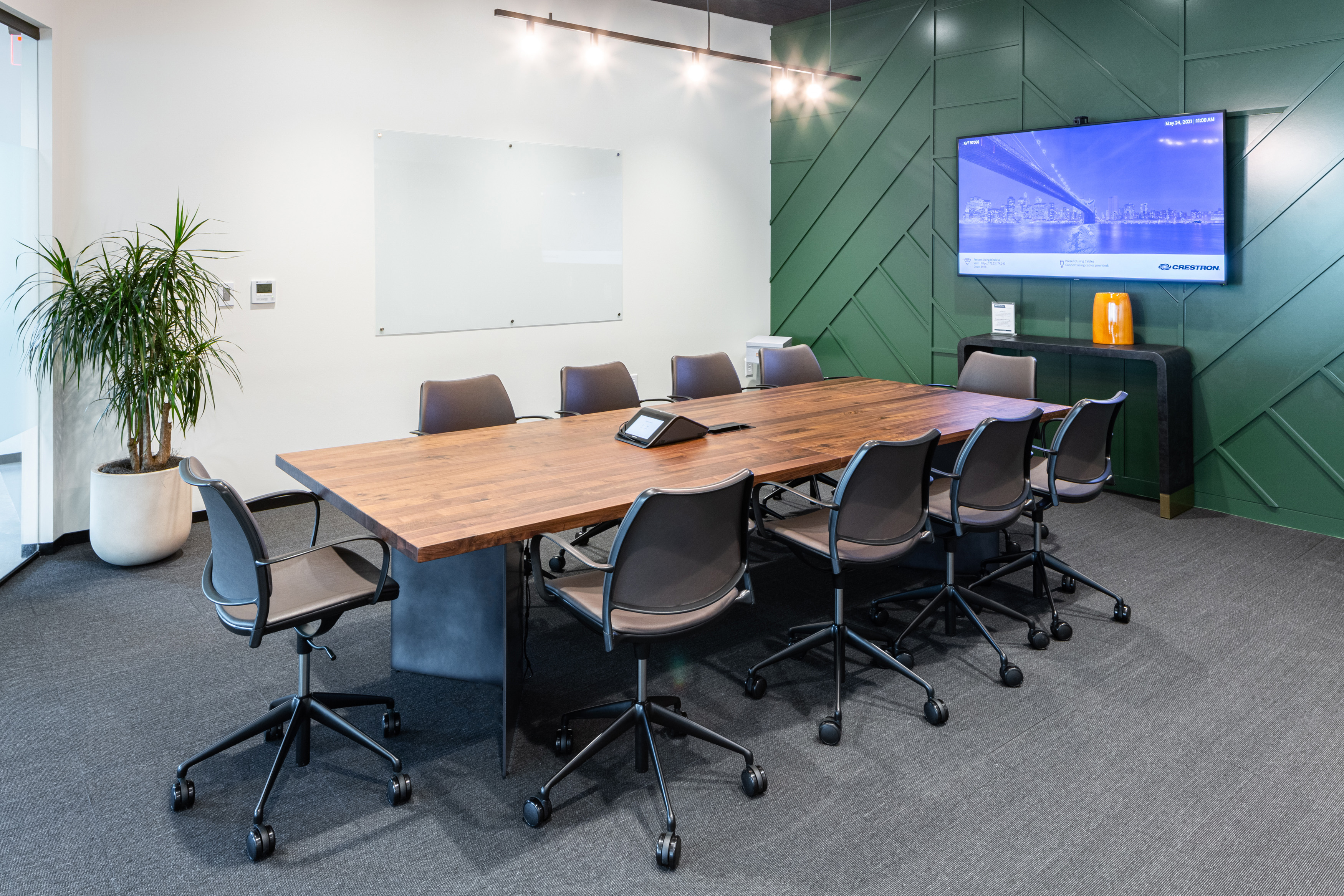 5 Person Private Office at 910 S Pearl Expy, Dallas | Office Hub