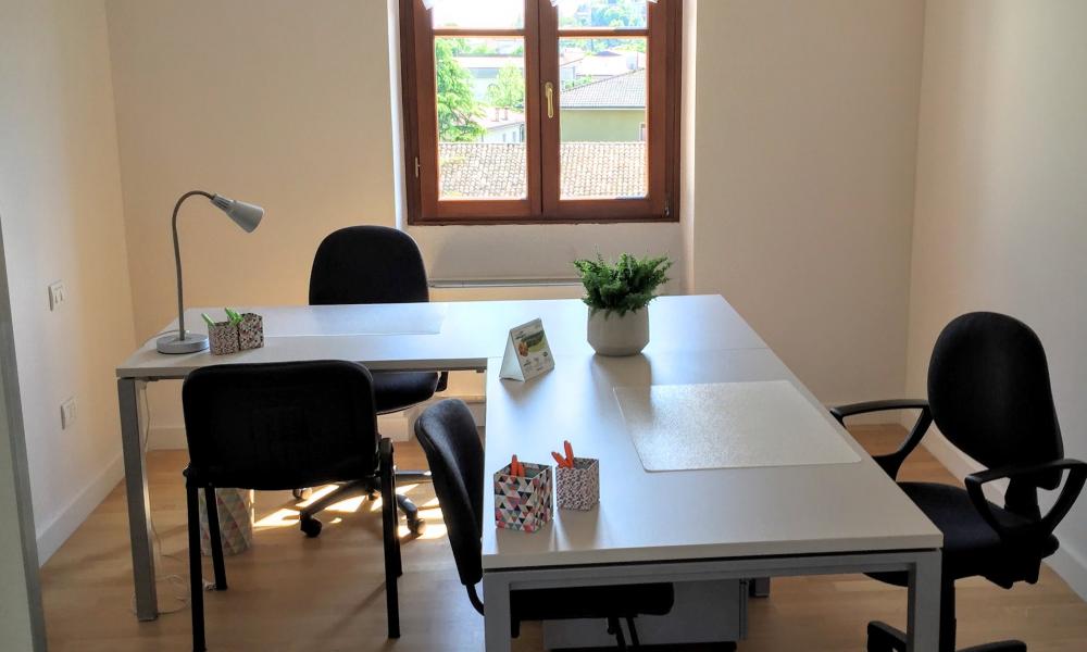 Office Space for Rent in Sommacampagna | From €104/desk/mo