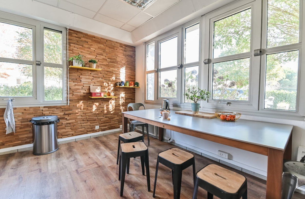 4 Person Private Office at 25 Rue De L'étoile Du Matin, Saint-nazaire ...