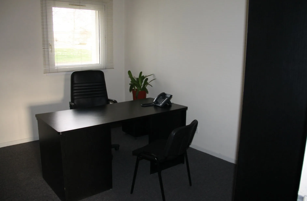 Office Space for Rent in Saran | From €372/desk/mo