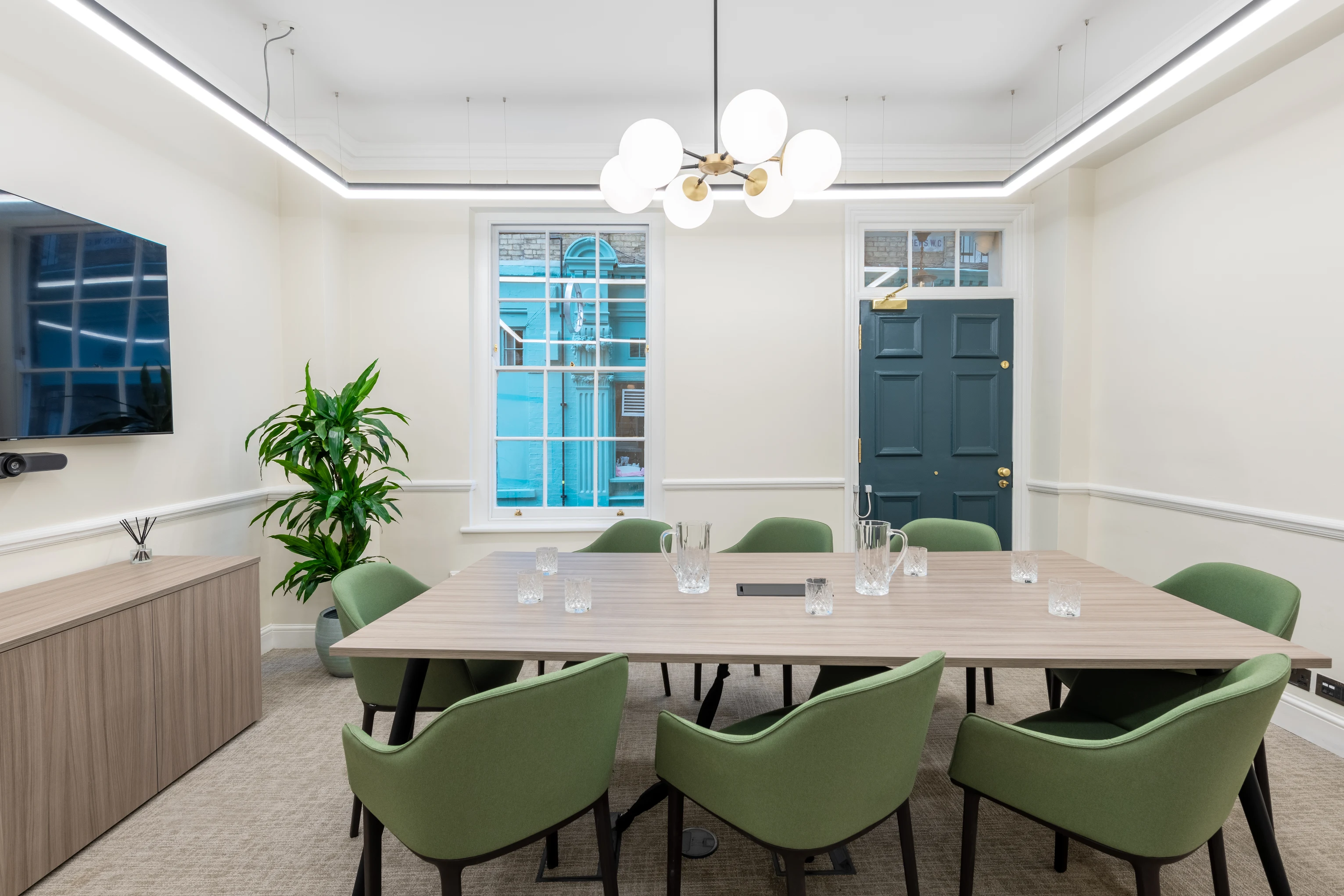 30 Person Enterprise Office at 12-18 Theobalds Road, Midtown | Office Hub