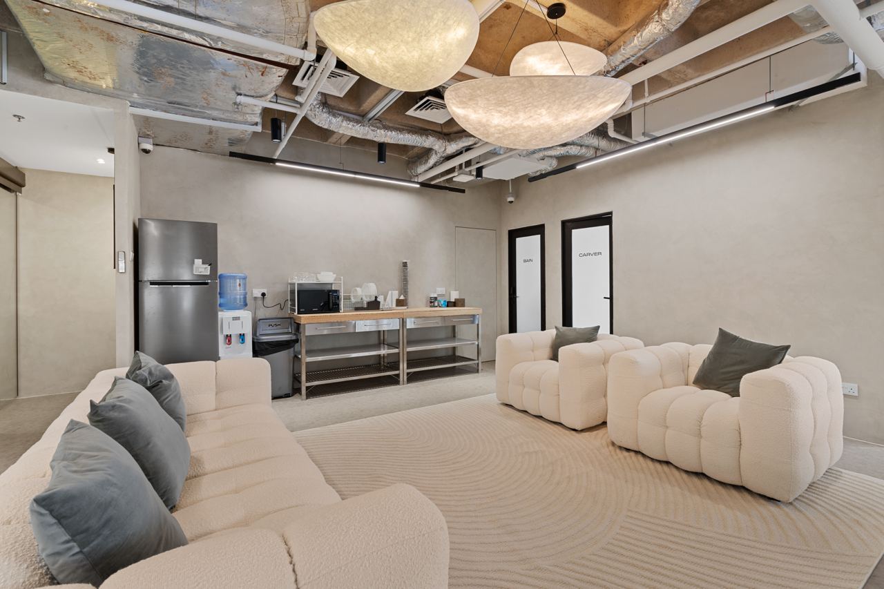 5 Person Private Office at 190 Middle Road, Singapore | Office Hub