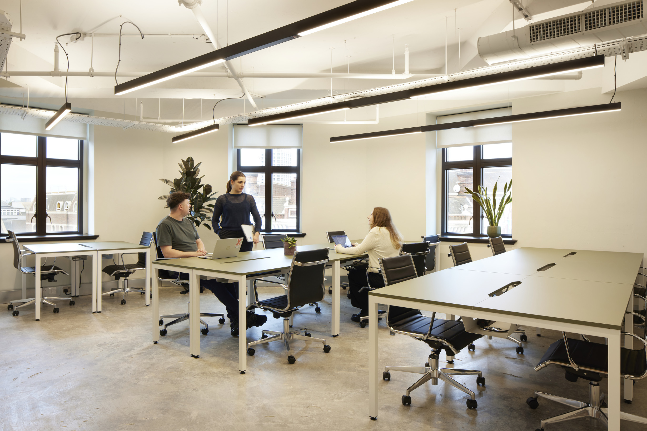 124 Person Private Office at 7 Saint John's Road, Greater London ...