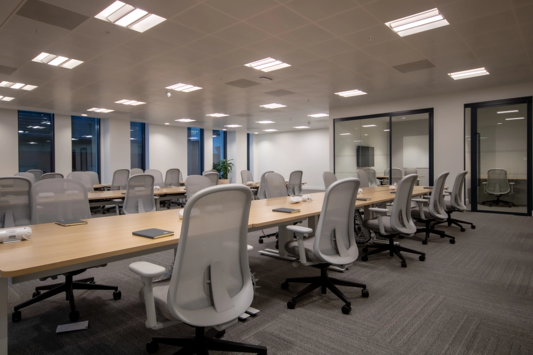 53 Person Enterprise Office at 1 Oxford St, Manchester | Office Hub