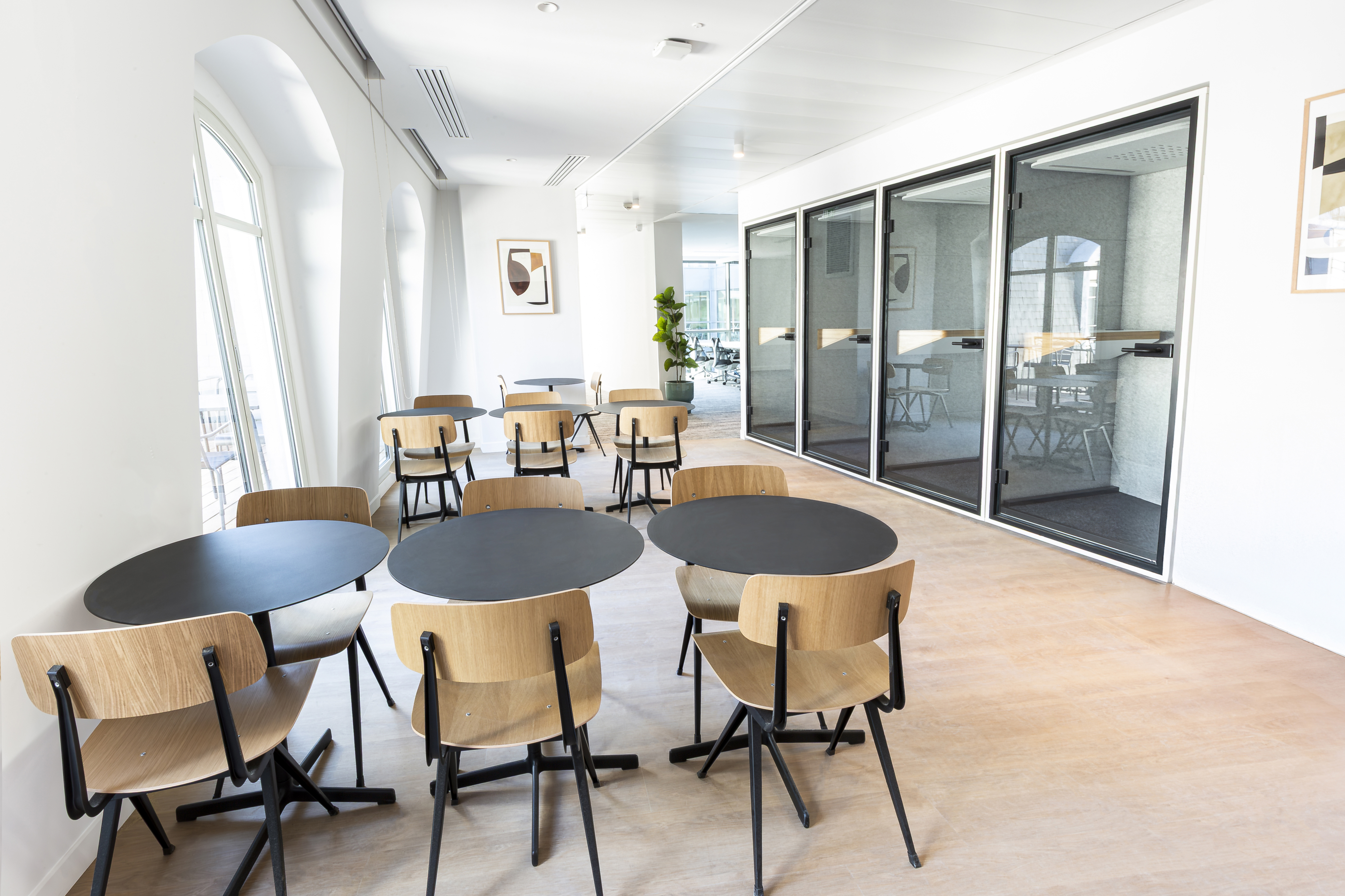 26 Person Private Office at 8-12 Rue Sainte-cécile, Paris | Office Hub