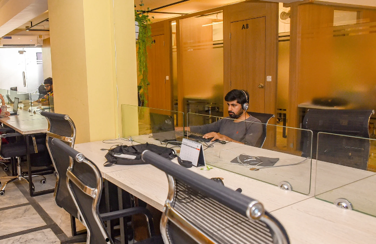 6 Person Private Office at 81 Civic Center Executive Block Gulberg ...