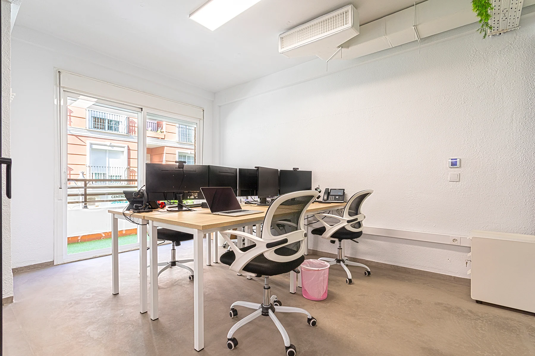 4 Person Coworking Space at 25 C Maestranza Málaga-este, Málaga ...