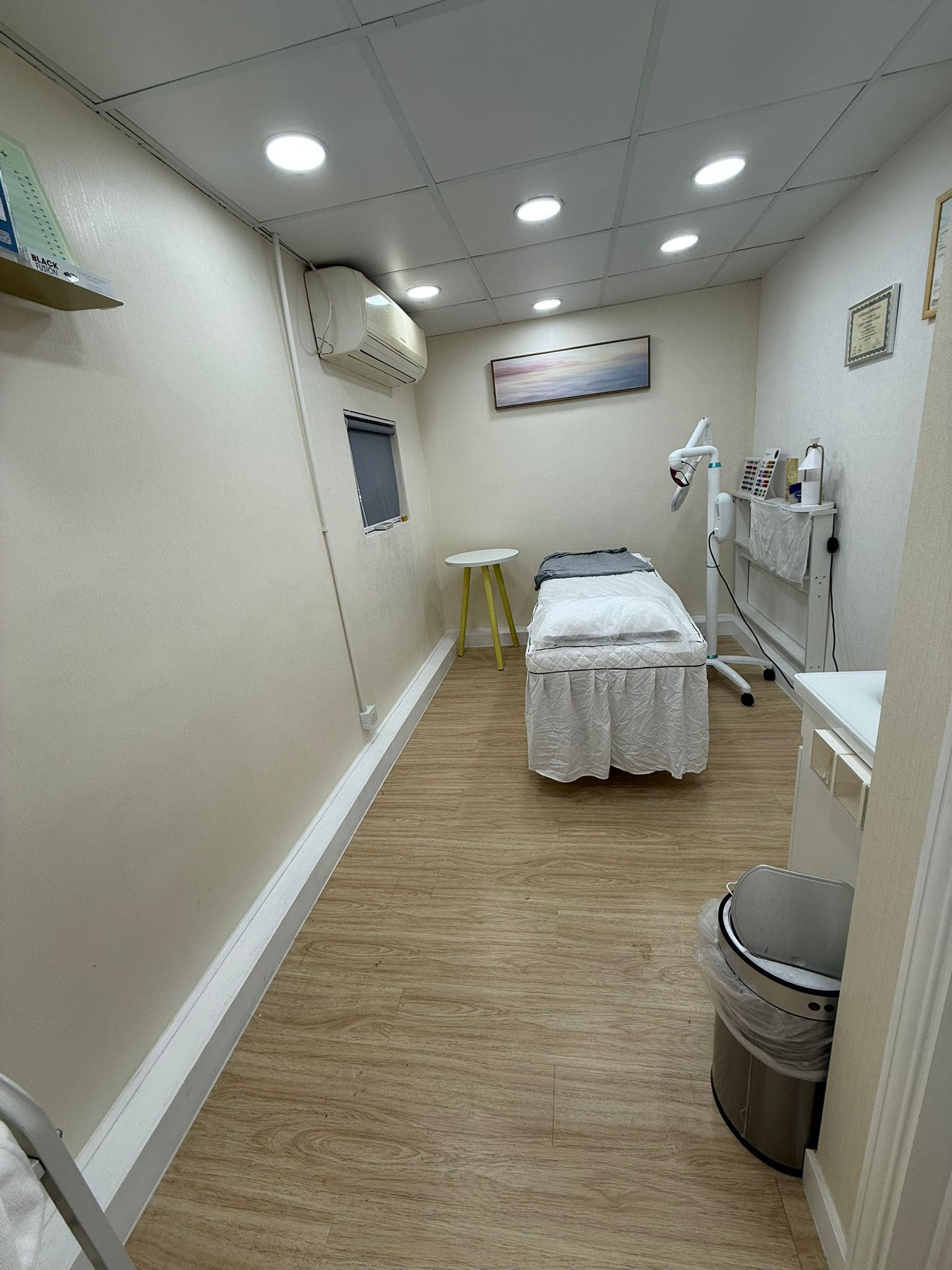 5 Person Private Office at 2-4 Tin Lok Lane, Wan Chai | Office Hub