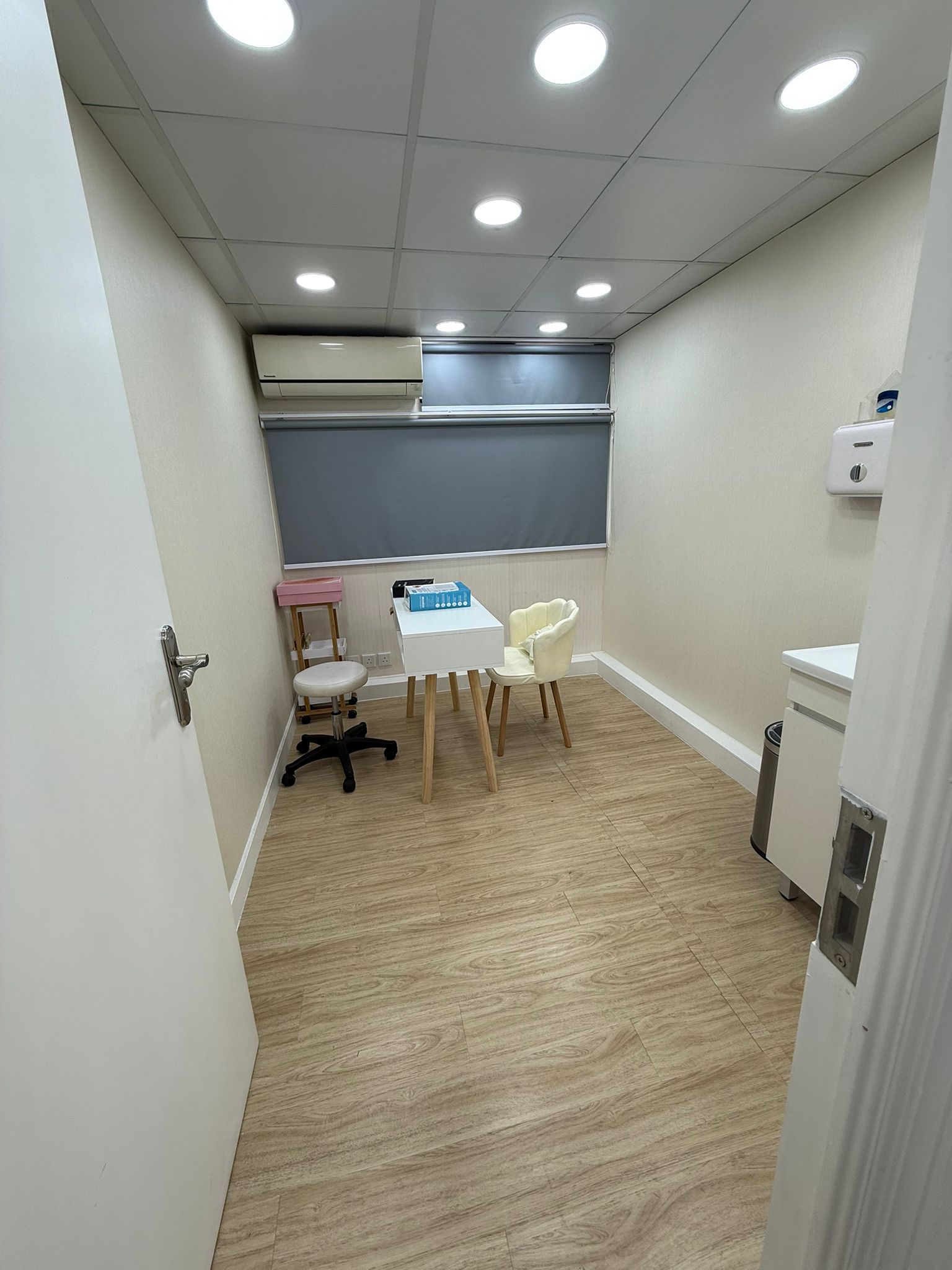 5 Person Private Office at 2-4 Tin Lok Lane, Wan Chai | Office Hub