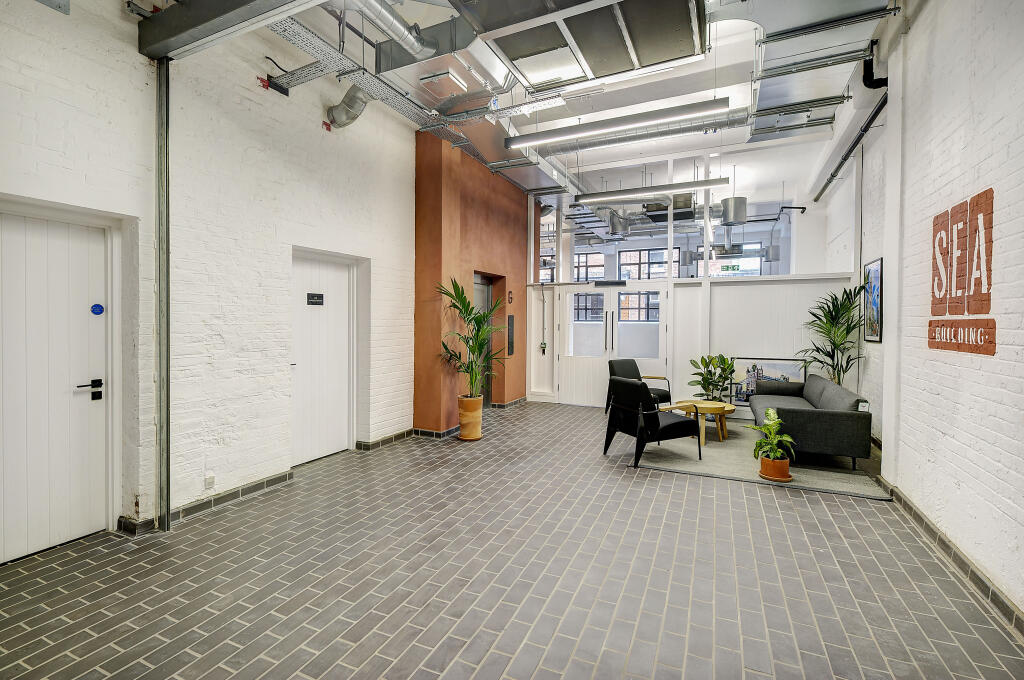 12 Person Managed Space at 127 Great Suffolk Street, Greater London ...