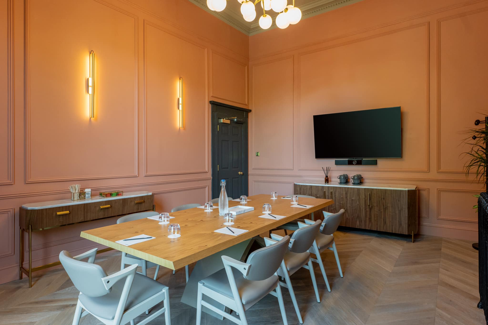 6 Person Private Office at 6-7 Fitzwilliam Square E, Dublin | Office Hub